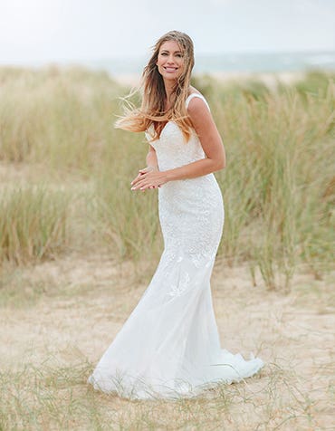 Bonnie een kanten mermaid met opvallende illusie rug en sleep - WED2B